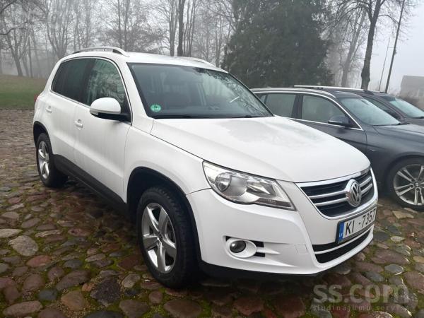 White Volkswagen Tiguan 2010 in Kuldiga, with an engine capacity of 2.00 L and mileage of 226 thousand km for 7300 €, photo 2 on AUTOMOTO.COM.LV