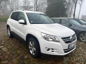 White Volkswagen Tiguan 2010 in Kuldiga, with an engine capacity of 2.00 L and mileage of 226 thousand km for 7300 €, photo 2 on AUTOMOTO.COM.LV