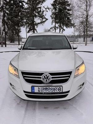 Balts Volkswagen Tiguan 2010 Viļņa, ar dzinēja tilpumu 1.97 L un nobraukumu 380 tūkst. km par 4300 €, foto  vietnē AUTOMOTO.COM.LV