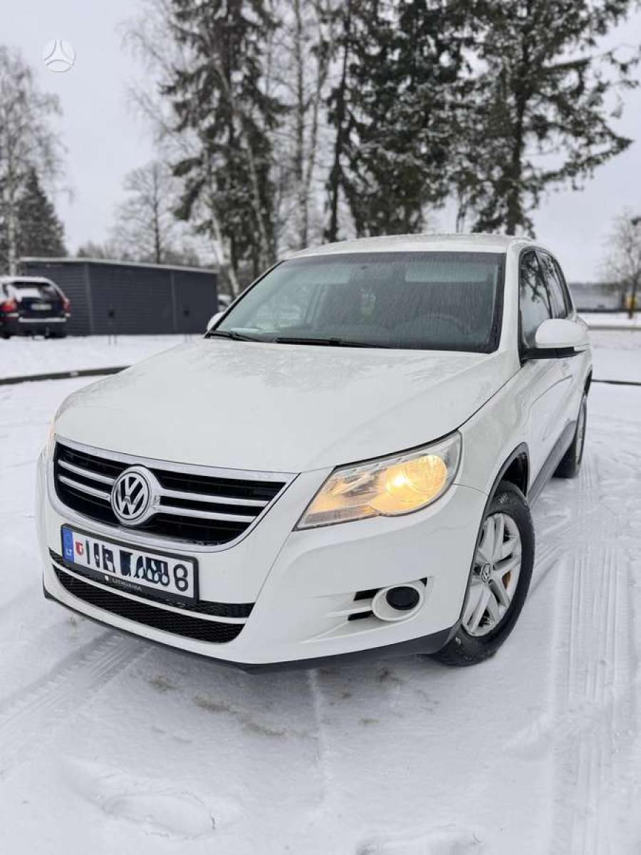 White Volkswagen Tiguan 2010 in Vilnius, with an engine capacity of 1.97 L and mileage of 380 thousand km for 3999 €, photo 2 on AUTOMOTO.COM.LV