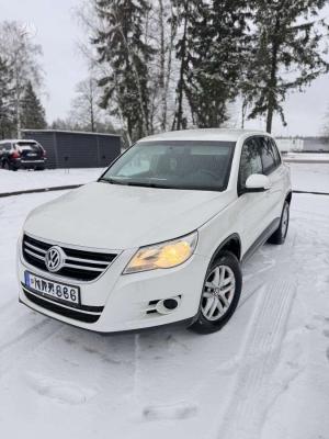 White Volkswagen Tiguan 2010 in Vilnius, with an engine capacity of 1.97 L and mileage of 380 thousand km for 3999 €, photo 3 on AUTOMOTO.COM.LV