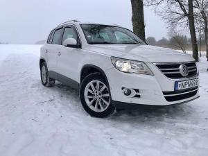 White Volkswagen Tiguan 2010 in Utena, with an engine capacity of 1.97 L and mileage of 298 thousand km for 5650 €, photo 2 on AUTOMOTO.COM.LV