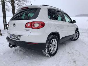 White Volkswagen Tiguan 2010 in Utena, with an engine capacity of 1.97 L and mileage of 298 thousand km for 5650 €, photo 4 on AUTOMOTO.COM.LV