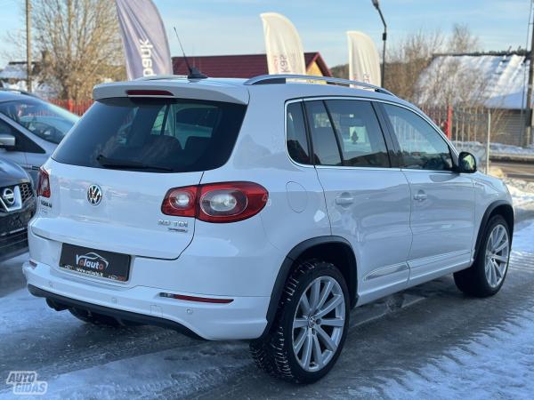White Volkswagen Tiguan 2010 in Pabrade, with an engine capacity of 2.00 L and mileage of 217 thousand km for 6799 €, photo 2 on AUTOMOTO.COM.LV