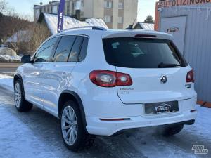 White Volkswagen Tiguan 2010 in Pabrade, with an engine capacity of 2.00 L and mileage of 217 thousand km for 6799 €, photo 3 on AUTOMOTO.COM.LV
