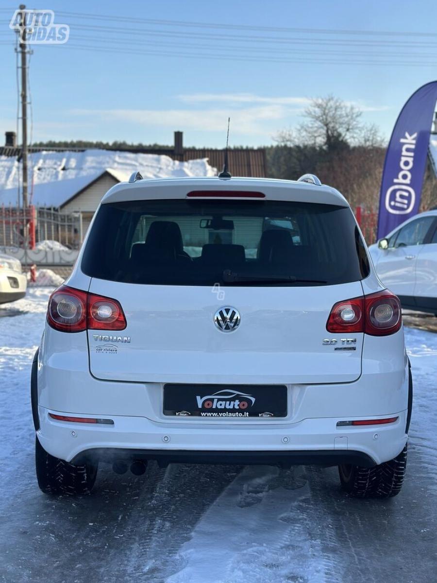White Volkswagen Tiguan 2010 in Pabrade, with an engine capacity of 2.00 L and mileage of 217 thousand km for 6799 €, photo 4 on AUTOMOTO.COM.LV