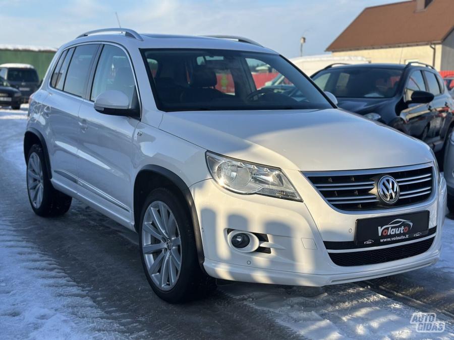 White Volkswagen Tiguan 2010 in Pabrade, with an engine capacity of 2.00 L and mileage of 217 thousand km for 6799 €, photo 6 on AUTOMOTO.COM.LV
