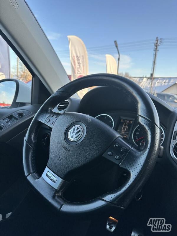 Balts Volkswagen Tiguan 2010 Pabradė, ar dzinēja tilpumu 2.00 L un nobraukumu 217 tūkst. km par 6799 €, foto 10 vietnē AUTOMOTO.COM.LV