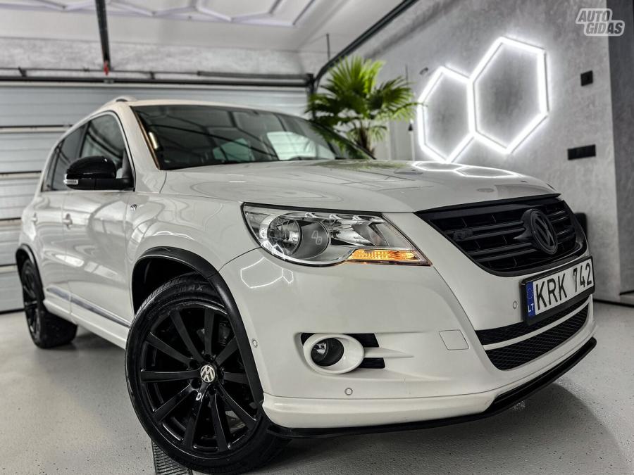 White Volkswagen Tiguan 2010 in Kaunas, with an engine capacity of 2.00 L and mileage of 315 thousand km for 7150 €, photo 7 on AUTOMOTO.COM.LV