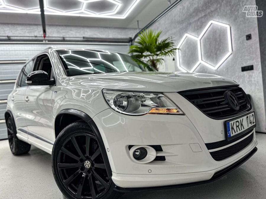White Volkswagen Tiguan 2010 in Kaunas, with an engine capacity of 2.00 L and mileage of 315 thousand km for 7150 €, photo 11 on AUTOMOTO.COM.LV