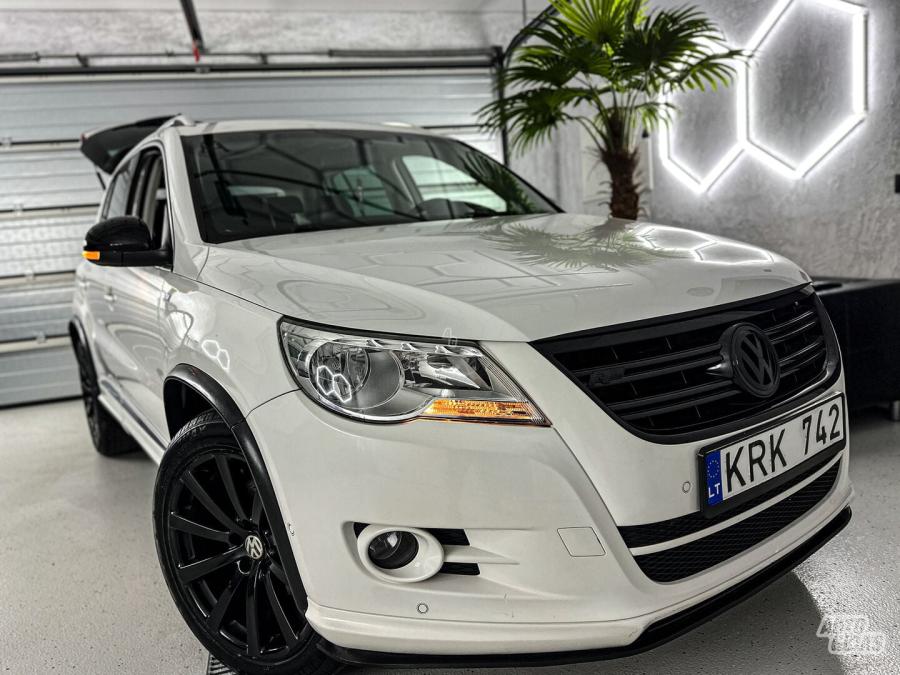 White Volkswagen Tiguan 2010 in Kaunas, with an engine capacity of 2.00 L and mileage of 315 thousand km for 7150 €, photo 16 on AUTOMOTO.COM.LV