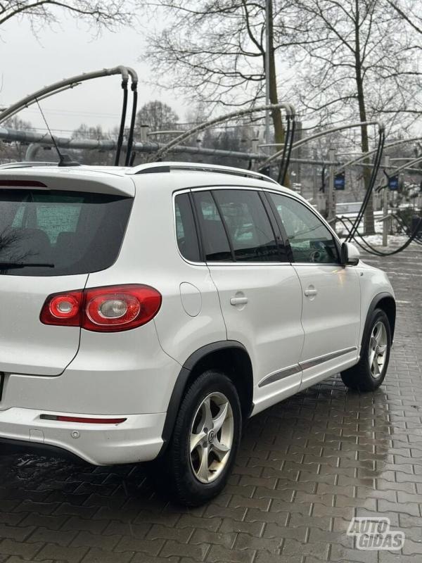 Balts Volkswagen Tiguan 2010 Viļņa, ar dzinēja tilpumu 2.00 L un nobraukumu 308 tūkst. km par 6700 €, foto 5 vietnē AUTOMOTO.COM.LV