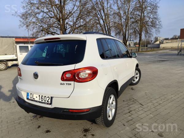 White Volkswagen Tiguan 2010 in Rezekne, with an engine capacity of 2.00 L and mileage of 269 thousand km for 6900 €, photo 5 on AUTOMOTO.COM.LV