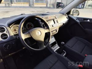 Balts Volkswagen Tiguan 2010 Rēzekne, ar dzinēja tilpumu 2.00 L un nobraukumu 269 tūkst. km par 6900 €, foto 9 vietnē AUTOMOTO.COM.LV