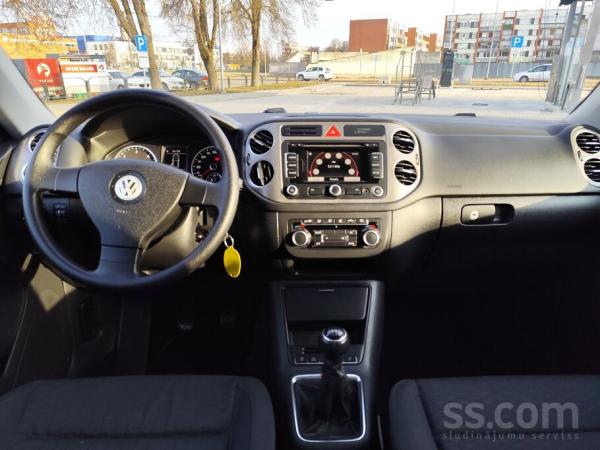 White Volkswagen Tiguan 2010 in Rezekne, with an engine capacity of 2.00 L and mileage of 269 thousand km for 6900 €, photo 9 on AUTOMOTO.COM.LV