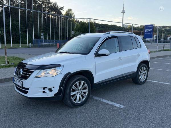 White Volkswagen Tiguan 2010 in Vilnius, with an engine capacity of 1.97 L and mileage of 333 thousand km for 5555 €, photo 6 on AUTOMOTO.COM.LV