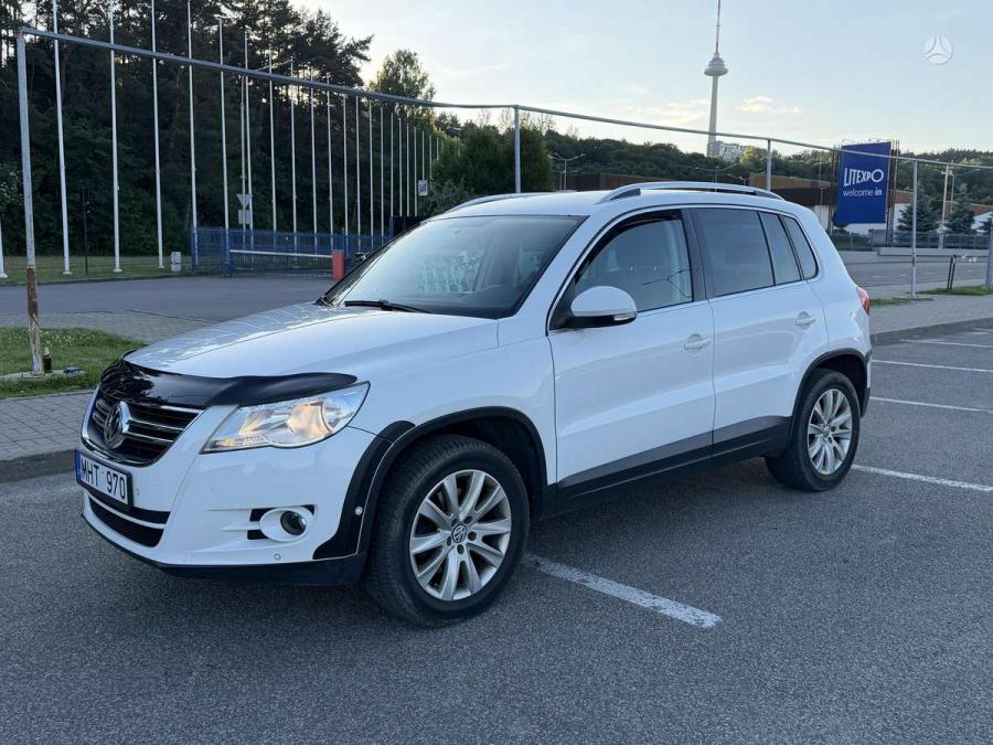 White Volkswagen Tiguan 2010 in Vilnius, with an engine capacity of 1.97 L and mileage of 333 thousand km for 5555 €, photo 7 on AUTOMOTO.COM.LV
