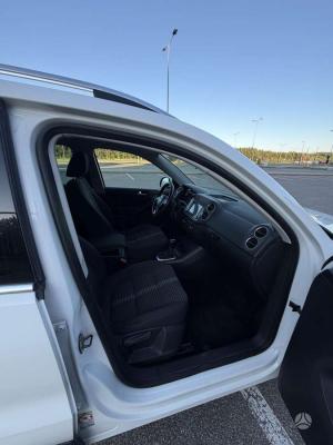 White Volkswagen Tiguan 2010 in Vilnius, with an engine capacity of 1.97 L and mileage of 333 thousand km for 5555 €, photo 9 on AUTOMOTO.COM.LV