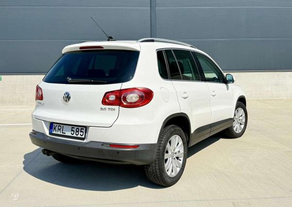 Balts Volkswagen Tiguan 2010 Kauņa, ar dzinēja tilpumu 1.97 L un nobraukumu 230 tūkst. km par 6500 €, foto 3 vietnē AUTOMOTO.COM.LV