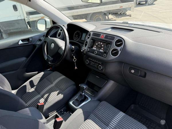 Balts Volkswagen Tiguan 2010 Kauņa, ar dzinēja tilpumu 1.97 L un nobraukumu 230 tūkst. km par 6500 €, foto 5 vietnē AUTOMOTO.COM.LV
