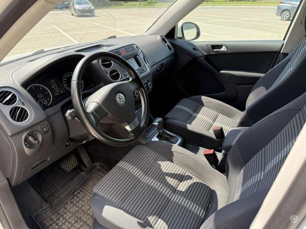 Balts Volkswagen Tiguan 2010 Kauņa, ar dzinēja tilpumu 1.97 L un nobraukumu 230 tūkst. km par 6500 €, foto 6 vietnē AUTOMOTO.COM.LV