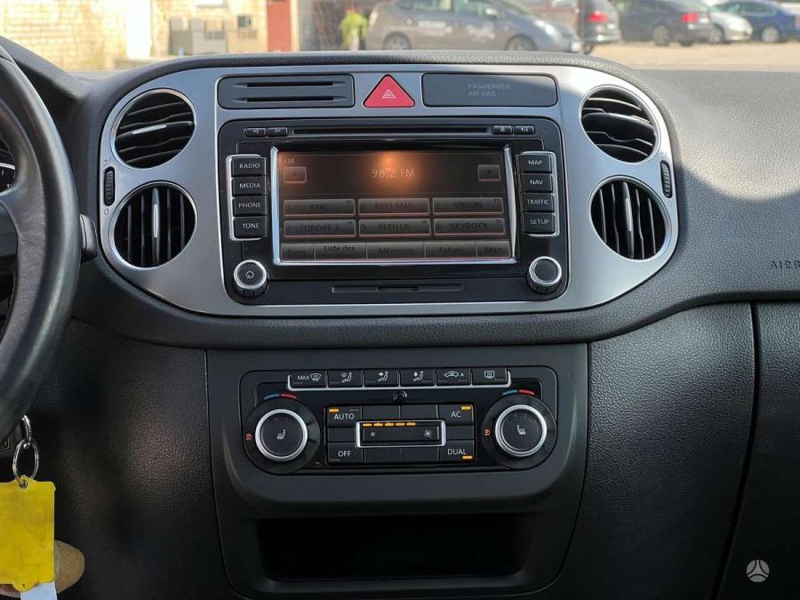 Balts Volkswagen Tiguan 2010 Tauragė, ar dzinēja tilpumu 1.39 L un nobraukumu 198 tūkst. km par 5500 €, foto 10 vietnē AUTOMOTO.COM.LV