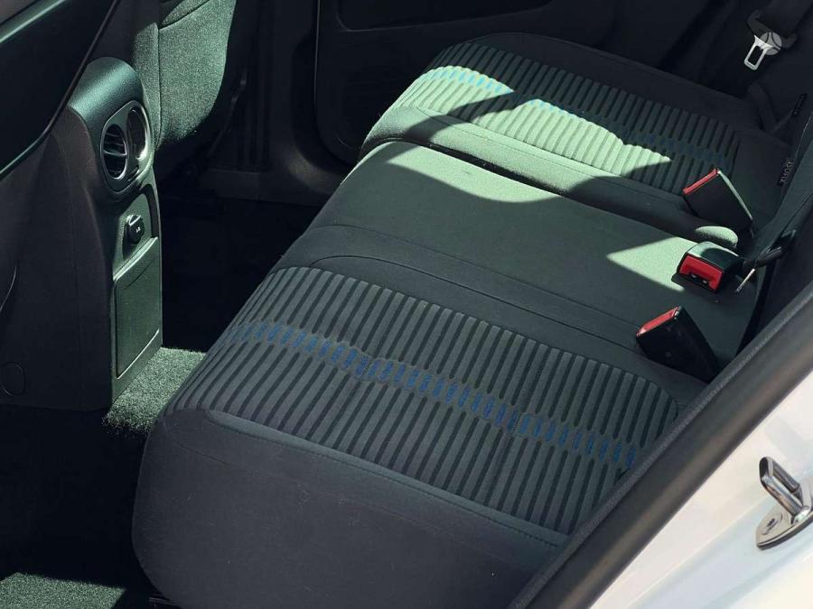Balts Volkswagen Tiguan 2010 Tauragė, ar dzinēja tilpumu 1.39 L un nobraukumu 198 tūkst. km par 5500 €, foto 21 vietnē AUTOMOTO.COM.LV