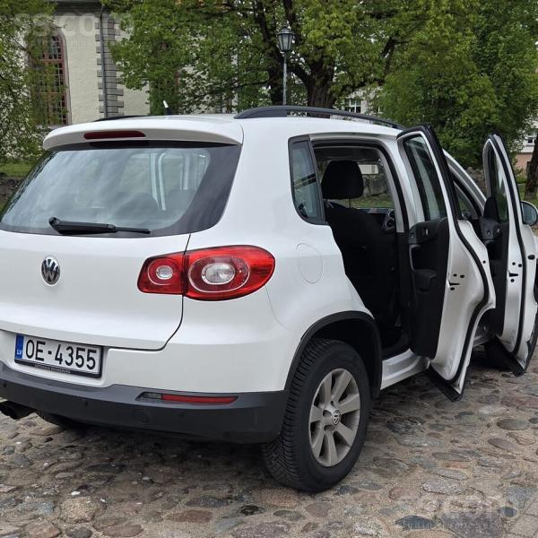 White Volkswagen Tiguan 2010 in Limbazi, with an engine capacity of 1.40 L and mileage of 174 thousand km for 6250 €, photo 3 on AUTOMOTO.COM.LV