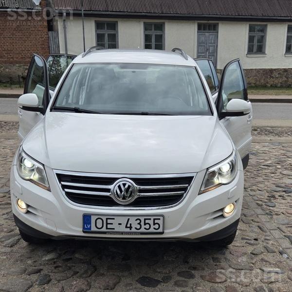 White Volkswagen Tiguan 2010 in Limbazi, with an engine capacity of 1.40 L and mileage of 174 thousand km for 6250 €, photo 4 on AUTOMOTO.COM.LV