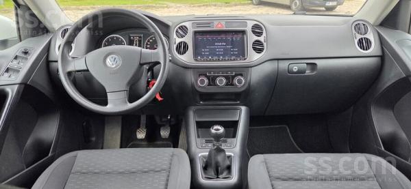 White Volkswagen Tiguan 2010 in Limbazi, with an engine capacity of 1.40 L and mileage of 174 thousand km for 6250 €, photo 6 on AUTOMOTO.COM.LV