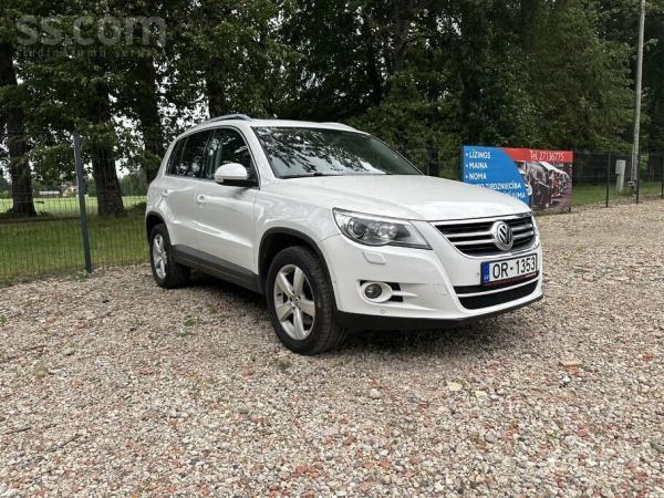 White Volkswagen Tiguan 2010 in Cesis, with an engine capacity of 1.40 L and mileage of 0 thousand km for 7700 €, photo 2 on AUTOMOTO.COM.LV