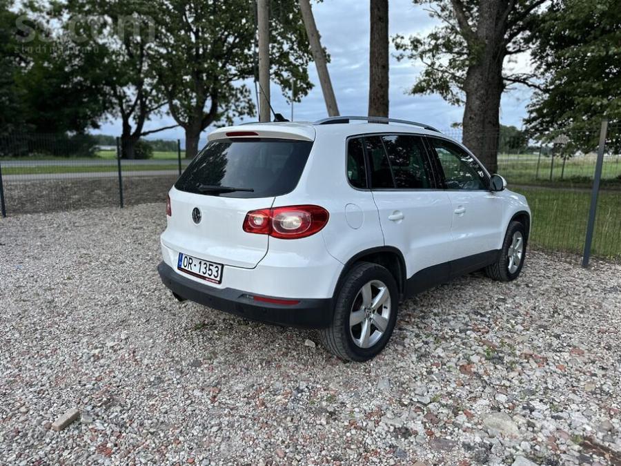 White Volkswagen Tiguan 2010 in Cesis, with an engine capacity of 1.40 L and mileage of 0 thousand km for 7700 €, photo 5 on AUTOMOTO.COM.LV