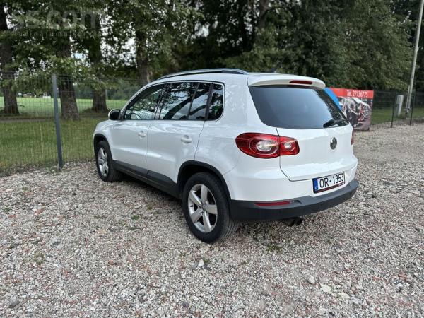 White Volkswagen Tiguan 2010 in Cesis, with an engine capacity of 1.40 L and mileage of 0 thousand km for 7700 €, photo 5 on AUTOMOTO.COM.LV