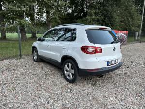 White Volkswagen Tiguan 2010 in Cesis, with an engine capacity of 1.40 L and mileage of 0 thousand km for 7700 €, photo 6 on AUTOMOTO.COM.LV