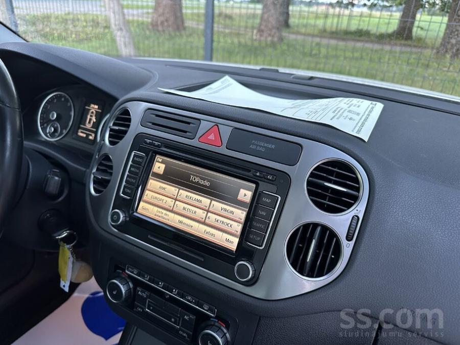 White Volkswagen Tiguan 2010 in Cesis, with an engine capacity of 1.40 L and mileage of 0 thousand km for 7700 €, photo 16 on AUTOMOTO.COM.LV