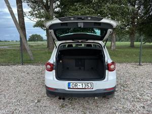 White Volkswagen Tiguan 2010 in Cesis, with an engine capacity of 1.40 L and mileage of 0 thousand km for 7700 €, photo 18 on AUTOMOTO.COM.LV