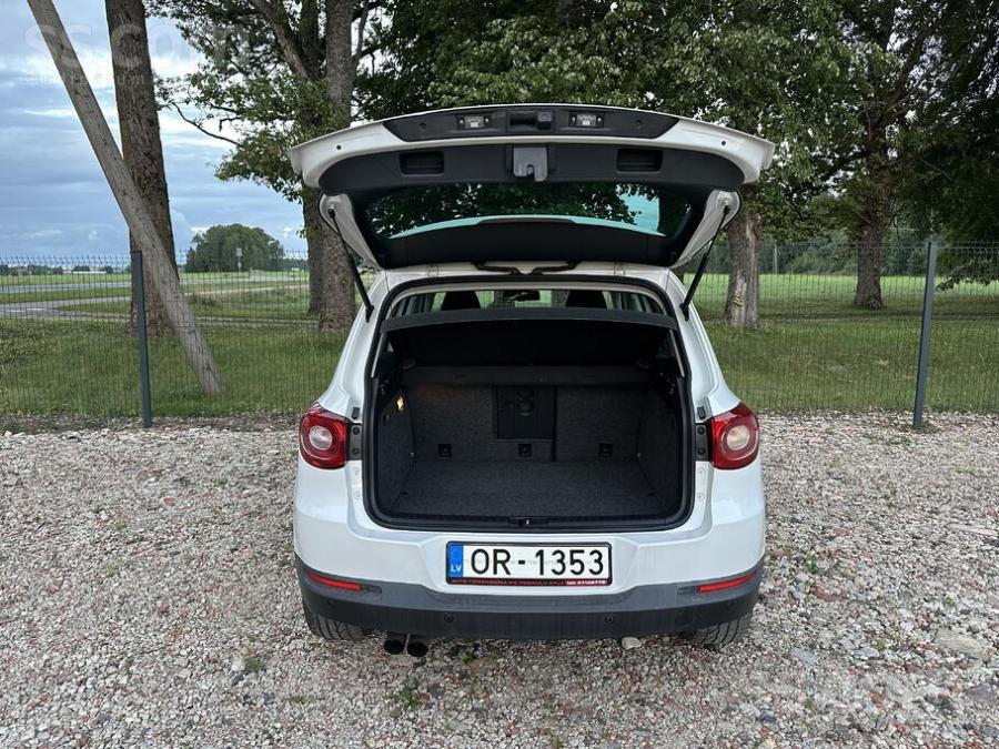 White Volkswagen Tiguan 2010 in Cesis, with an engine capacity of 1.40 L and mileage of 0 thousand km for 7700 €, photo 18 on AUTOMOTO.COM.LV