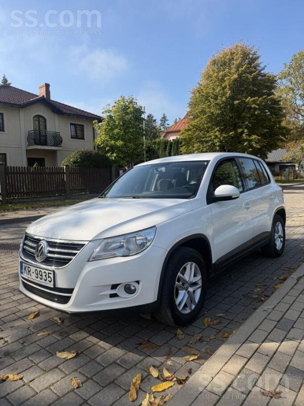 White Volkswagen Tiguan 2010 in Riga, with an engine capacity of 1.40 L and mileage of 199 thousand km for 4900 €, photo 5 on AUTOMOTO.COM.LV
