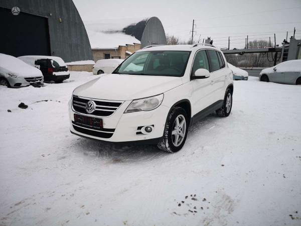 White Volkswagen Tiguan 2011 in Radviliskis, with an engine capacity of 1.97 L and mileage of 255 thousand km for 6850 €, photo 1 on AUTOMOTO.COM.LV