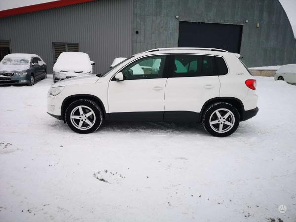 White Volkswagen Tiguan 2011 in Radviliskis, with an engine capacity of 1.97 L and mileage of 255 thousand km for 6850 €, photo 2 on AUTOMOTO.COM.LV