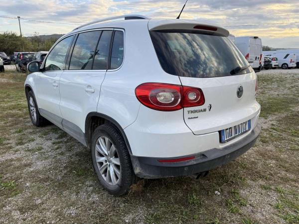Balts Volkswagen Tiguan 2011 Utena, ar dzinēja tilpumu 1.97 L un nobraukumu 165 tūkst. km par 7700 €, foto 5 vietnē AUTOMOTO.COM.LV
