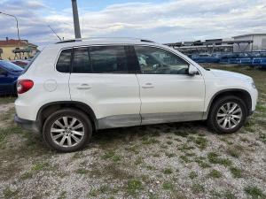 White Volkswagen Tiguan 2011 in Utena, with an engine capacity of 1.97 L and mileage of 165 thousand km for 7700 €, photo 2 on AUTOMOTO.COM.LV