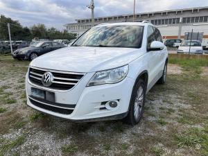 White Volkswagen Tiguan 2011 in Utena, with an engine capacity of 1.97 L and mileage of 165 thousand km for 7700 €, photo 4 on AUTOMOTO.COM.LV