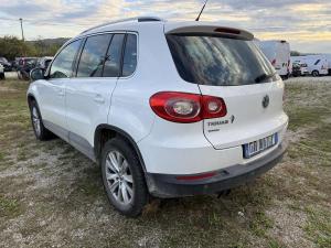 White Volkswagen Tiguan 2011 in Utena, with an engine capacity of 1.97 L and mileage of 165 thousand km for 7700 €, photo 5 on AUTOMOTO.COM.LV