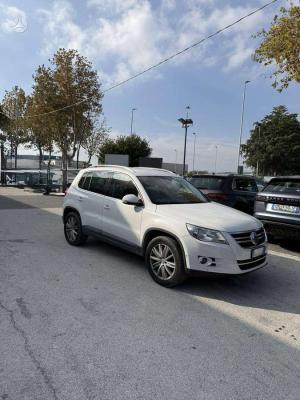 White Volkswagen Tiguan 2011 in Utena, with an engine capacity of 1.97 L and mileage of 165 thousand km for 7700 €, photo 11 on AUTOMOTO.COM.LV