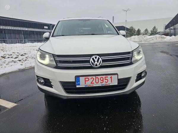 White Volkswagen Tiguan 2011 in Kaunas, with an engine capacity of 1.39 L and mileage of 218 thousand km for 7899 €, photo 3 on AUTOMOTO.COM.LV