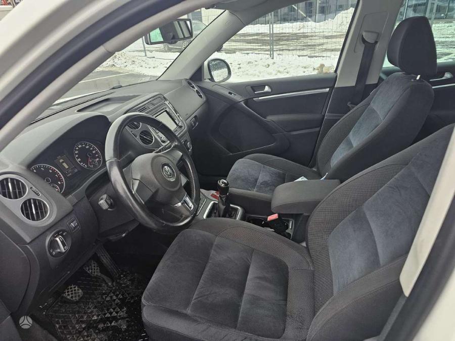 Balts Volkswagen Tiguan 2011 Kauņa, ar dzinēja tilpumu 1.39 L un nobraukumu 218 tūkst. km par 7899 €, foto 24 vietnē AUTOMOTO.COM.LV