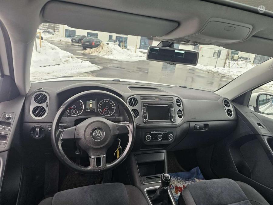 Balts Volkswagen Tiguan 2011 Kauņa, ar dzinēja tilpumu 1.39 L un nobraukumu 218 tūkst. km par 7899 €, foto 28 vietnē AUTOMOTO.COM.LV