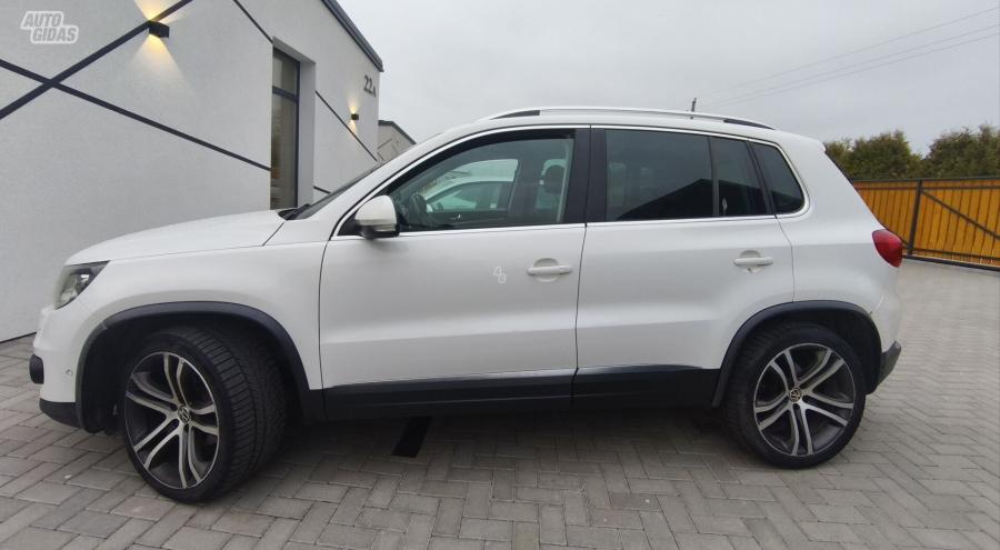 White Volkswagen Tiguan 2011 in Klaipeda, with an engine capacity of 2.00 L and mileage of 259 thousand km for 7000 €, photo 1 on AUTOMOTO.COM.LV