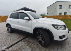 White Volkswagen Tiguan 2011 in Klaipeda, with an engine capacity of 2.00 L and mileage of 259 thousand km for 7000 €, photo 3 on AUTOMOTO.COM.LV